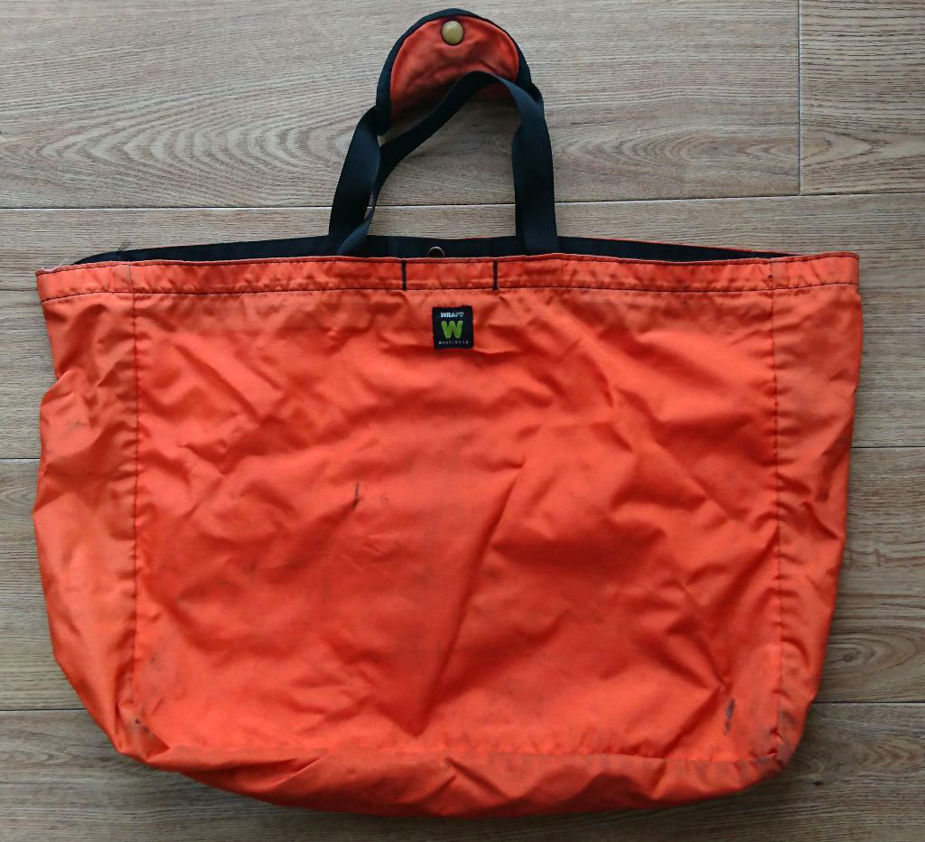 写真集から読み解くBRIEFINGの歴史とWRAPSのバッグ